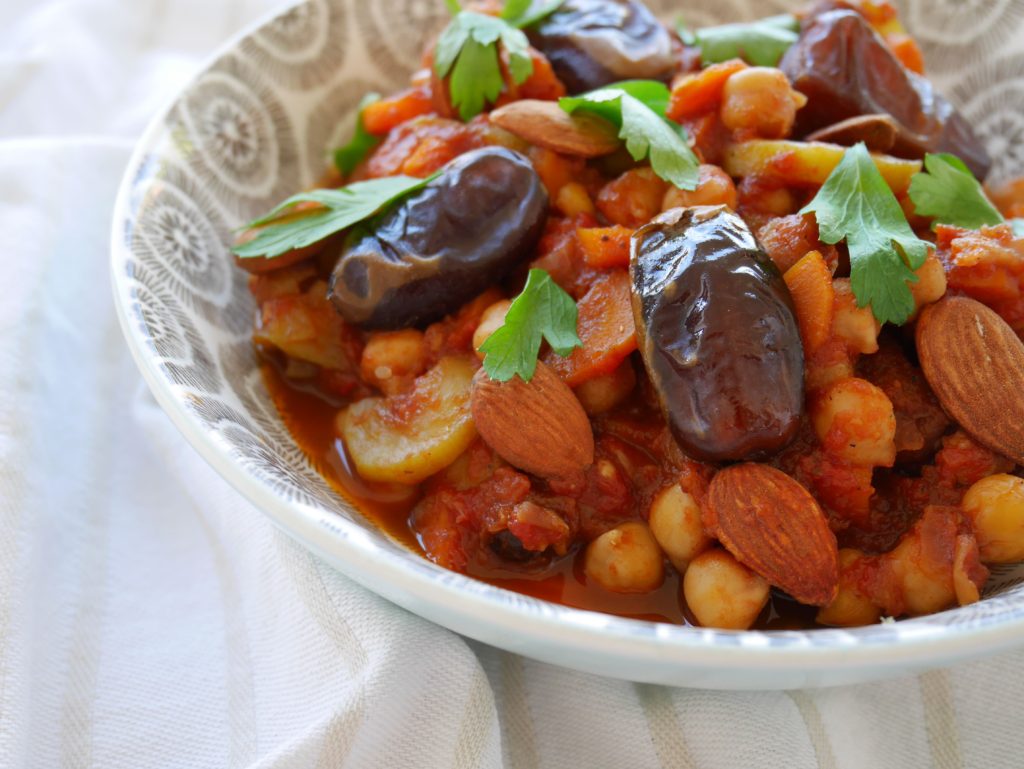 Tajine de pois chiches aux dattes - L'ananas blonde